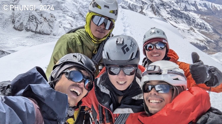 PHUNGI 6524 - PRESSPORTS