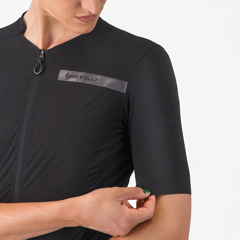 イタリアのカステリが究極の快適性とエアロ性能を備えたウエア発売 - PRESSPORTS