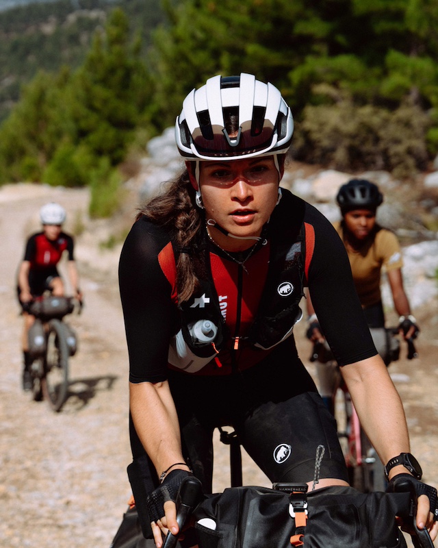 サイクリングのアソスと山岳ギアのマムートがコラボコレクション - PRESSPORTS