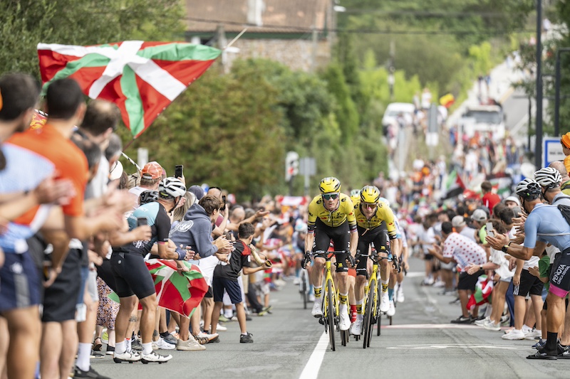 抗議活動でレース中止…ブエルタ・ア・エスパーニャ第11S - PRESSPORTS