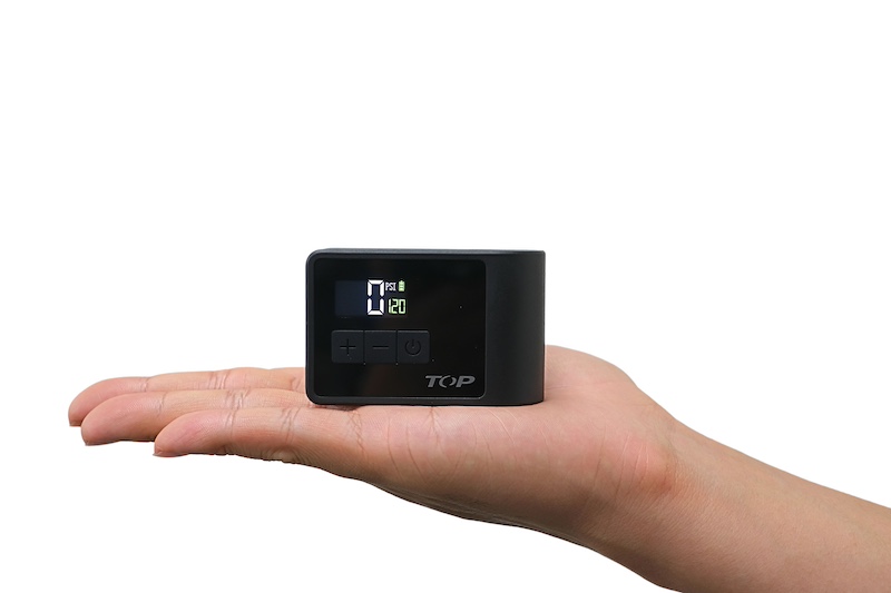 手のひらサイズの電動携帯空気入れ、ナノポンプの気になる価格は？ - PRESSPORTS
